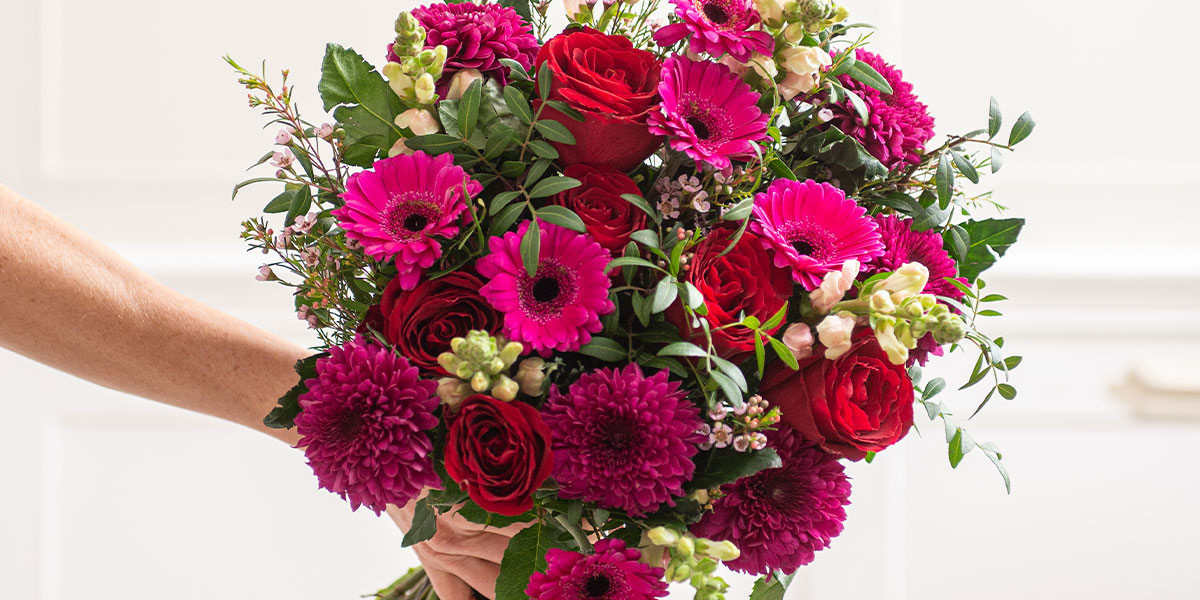 What Does 12 Roses in a Bouquet Mean – Wedding Flower Trends